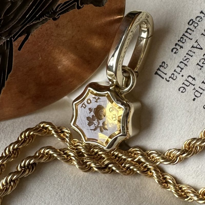 Classic Pendant – Bauble Magpie